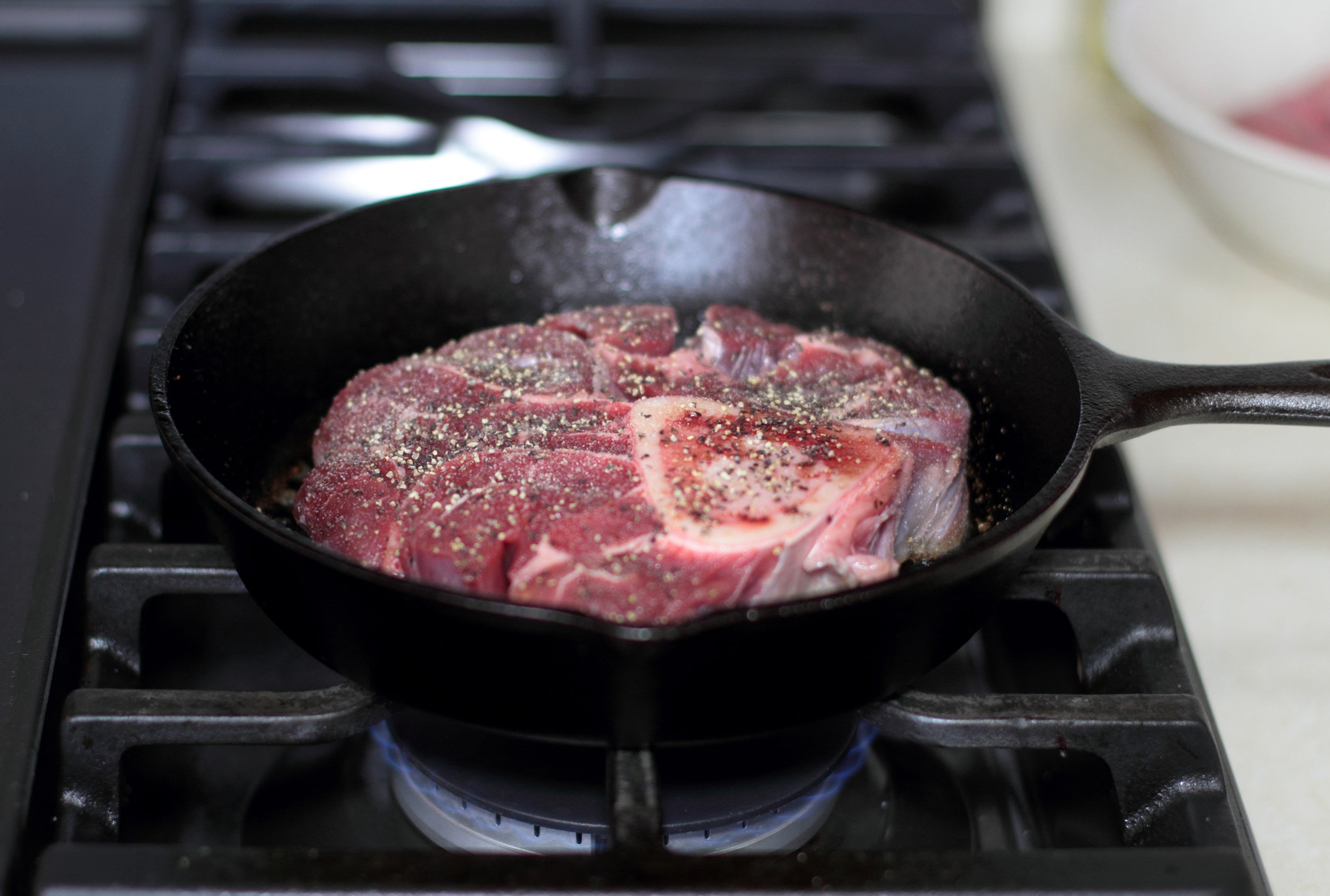 The Science of Heat: How Cast Iron Transforms Flavor in Everyday Cooki ...