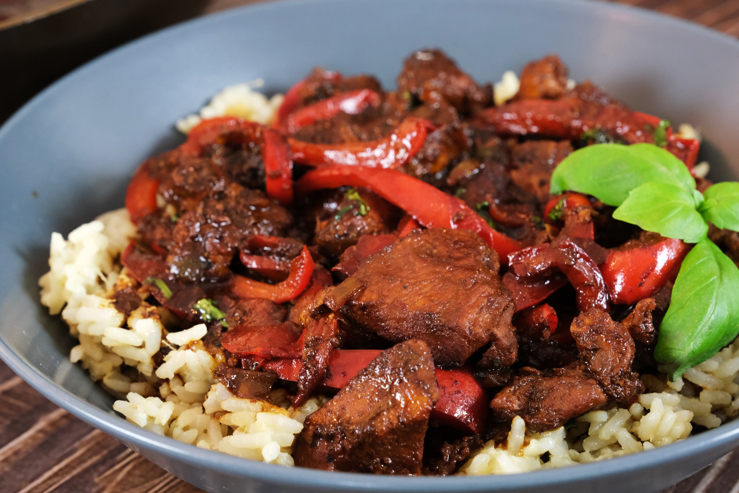 Bell Pepper Jalapeño Basil Chicken – Crucible Cookware